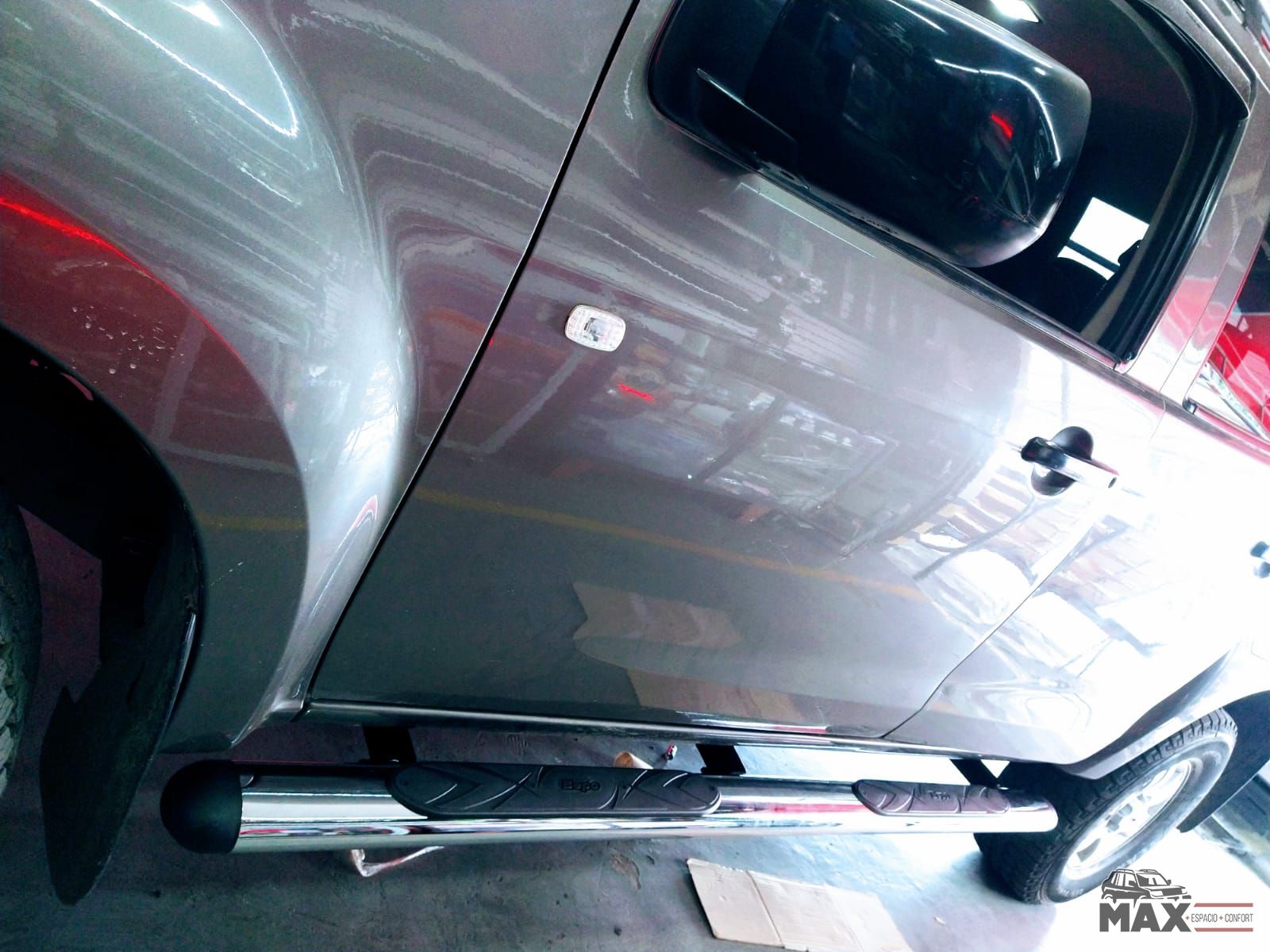 Estribos tubulares en Acero inoxidable par Pick Up - Accesorios MAX
